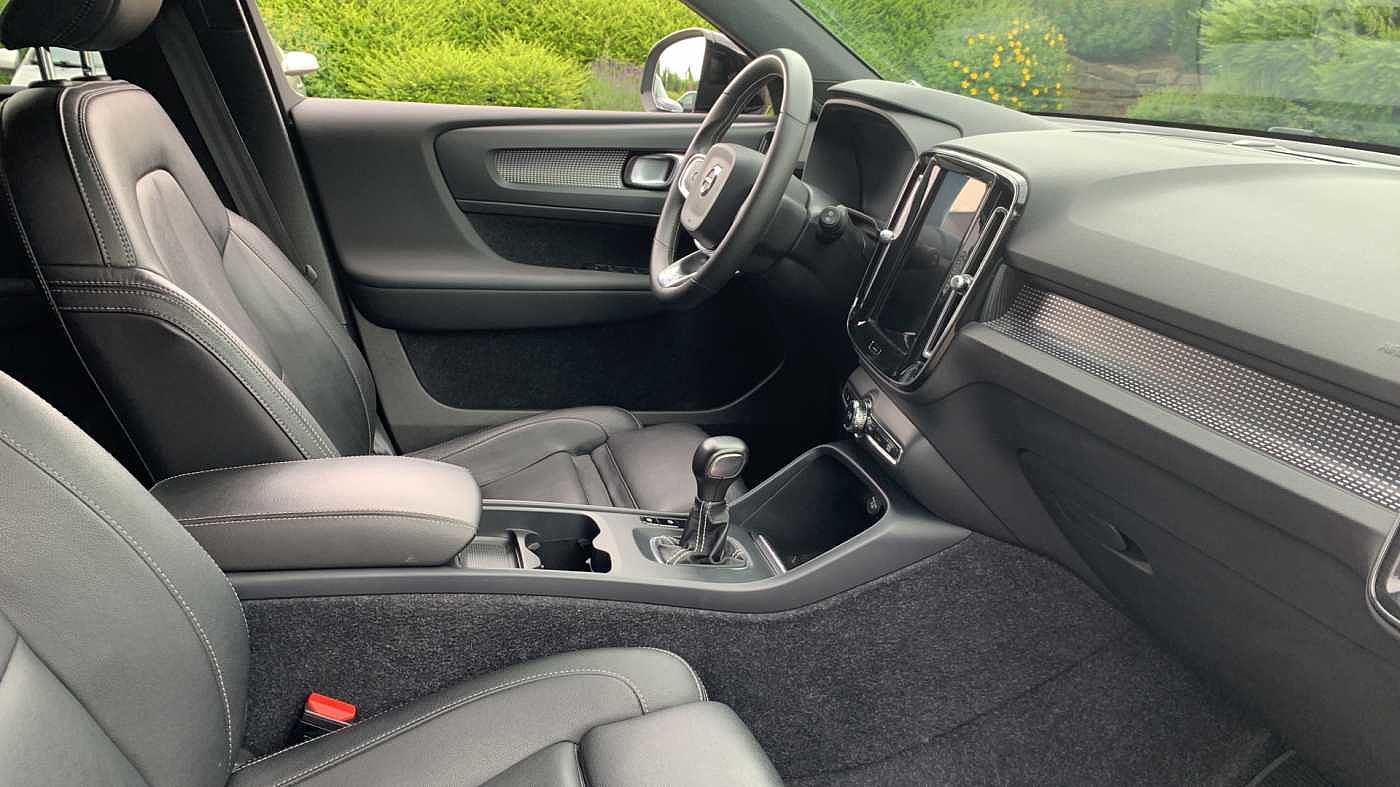 Volvo XC40 D3 R DESIGN CUIR KEY LESS 2 ANS DE GARANTIE - Sonama